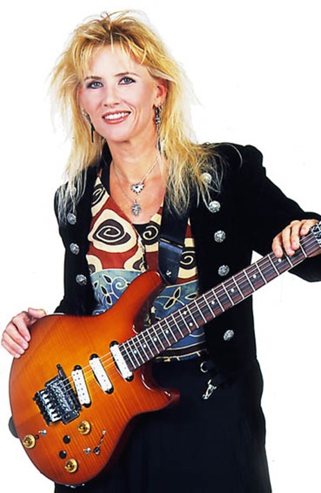 Jennifer Batten: La fémina más virtuosa de la guitarra